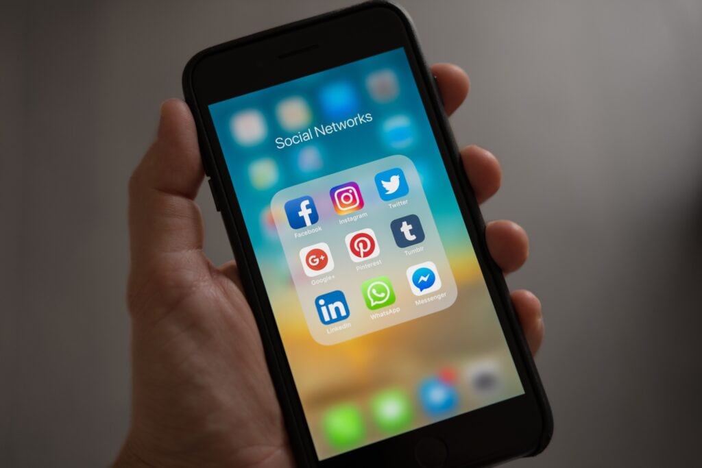 How to do a digital declutter: step-by-step [2025] - Productive Blogging